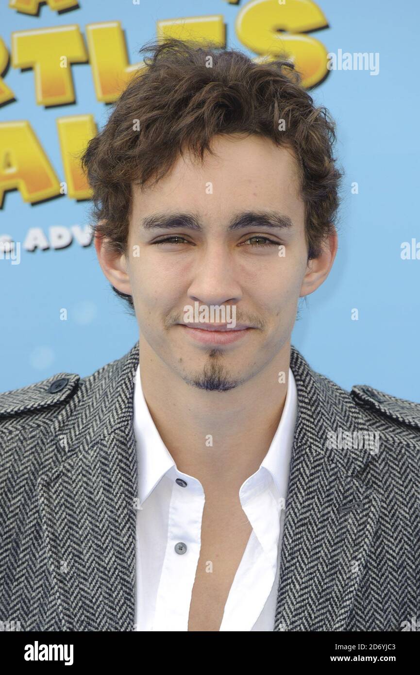 Robert Sheehan Eyeliner