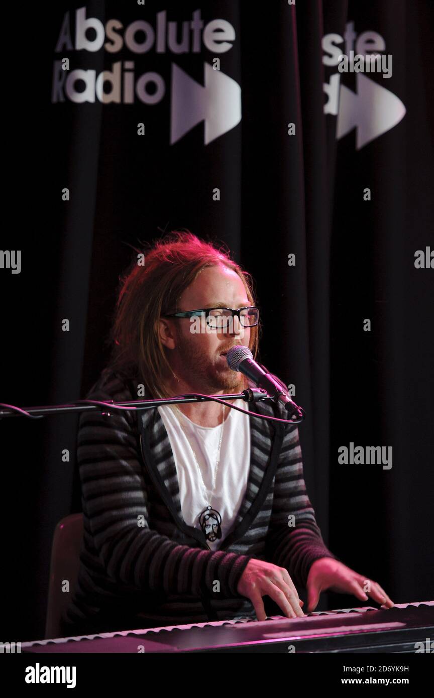 Tim Minchin is interviewed and performs songs on the Geoff Lloyd ...
