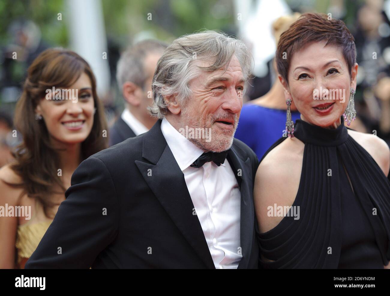 Nansun Shi and Robert de Nero arriving at the premiere of Les Bien ...