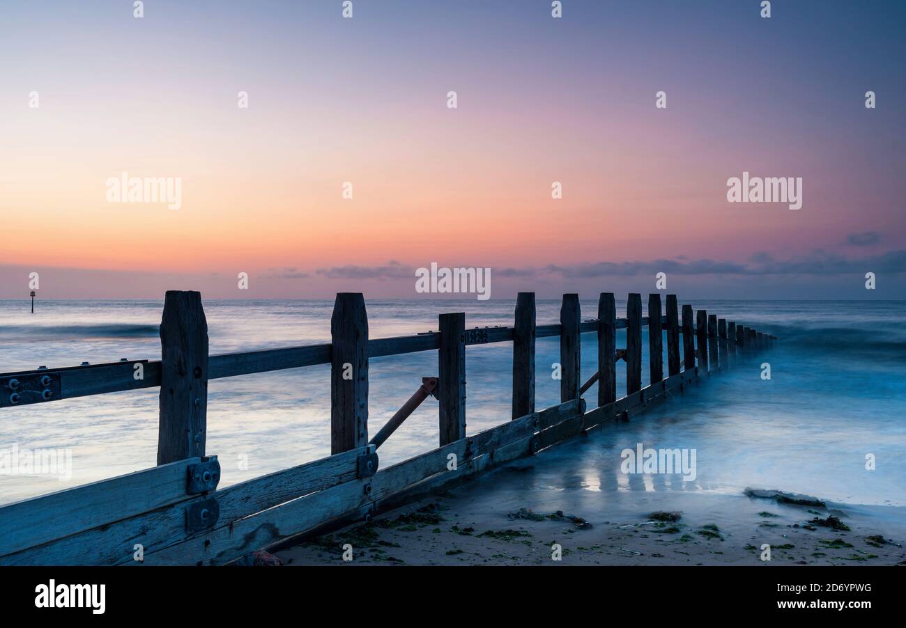 Sunset sunrise england beach hi-res stock photography and images - Alamy