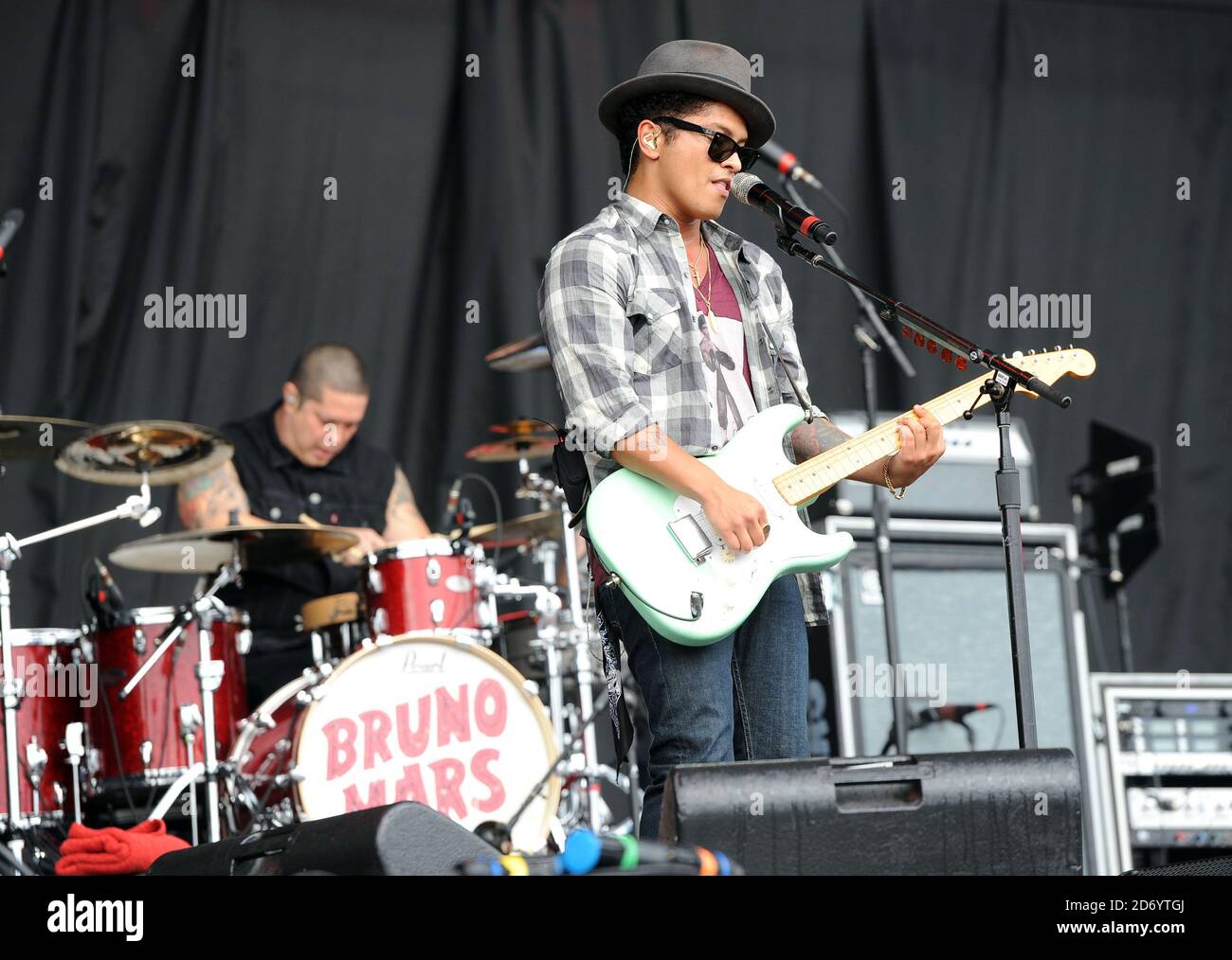 Bruno mars performs hi-res stock photography and images - Alamy