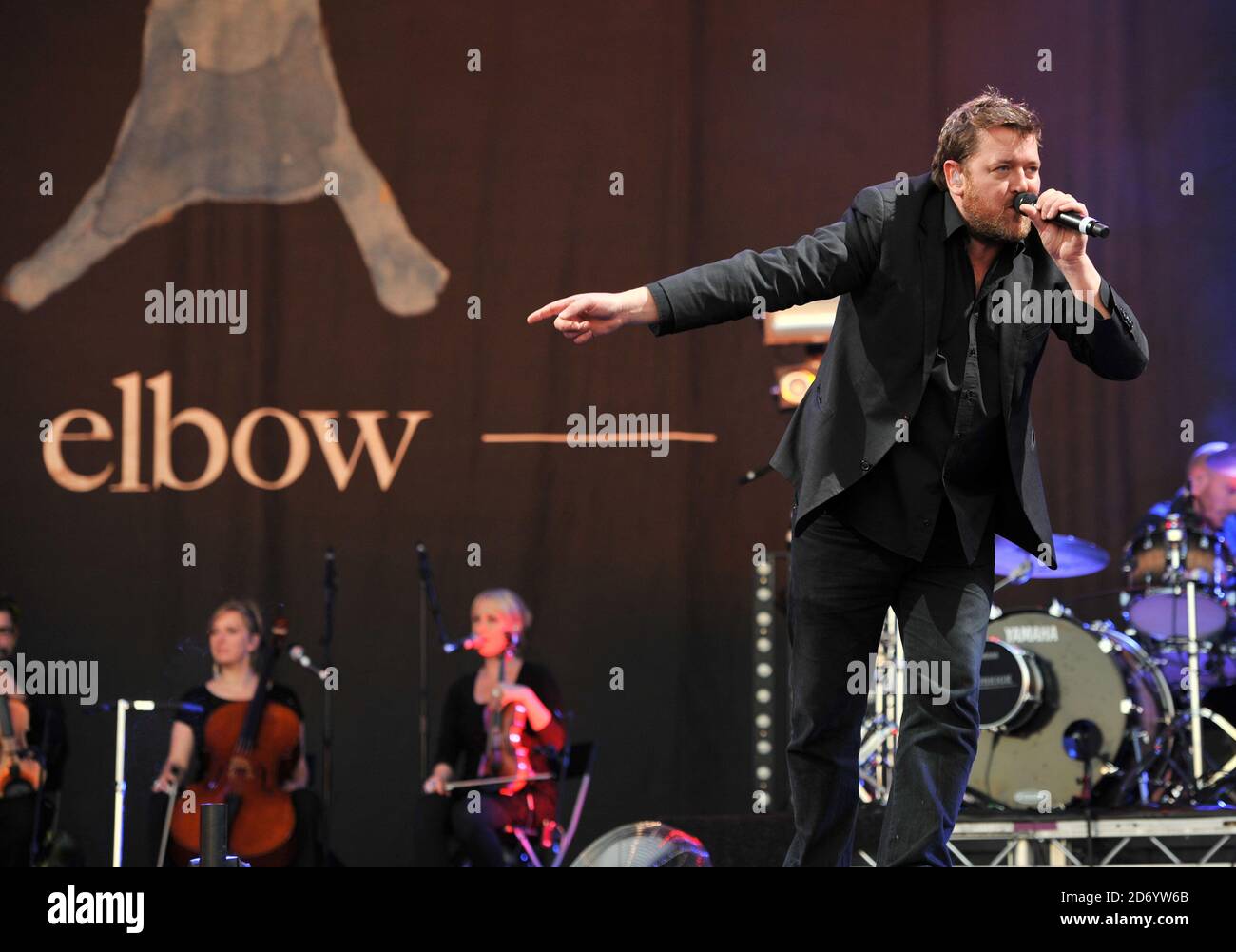 Guy garvey reading festival hi-res stock photography and images - Alamy