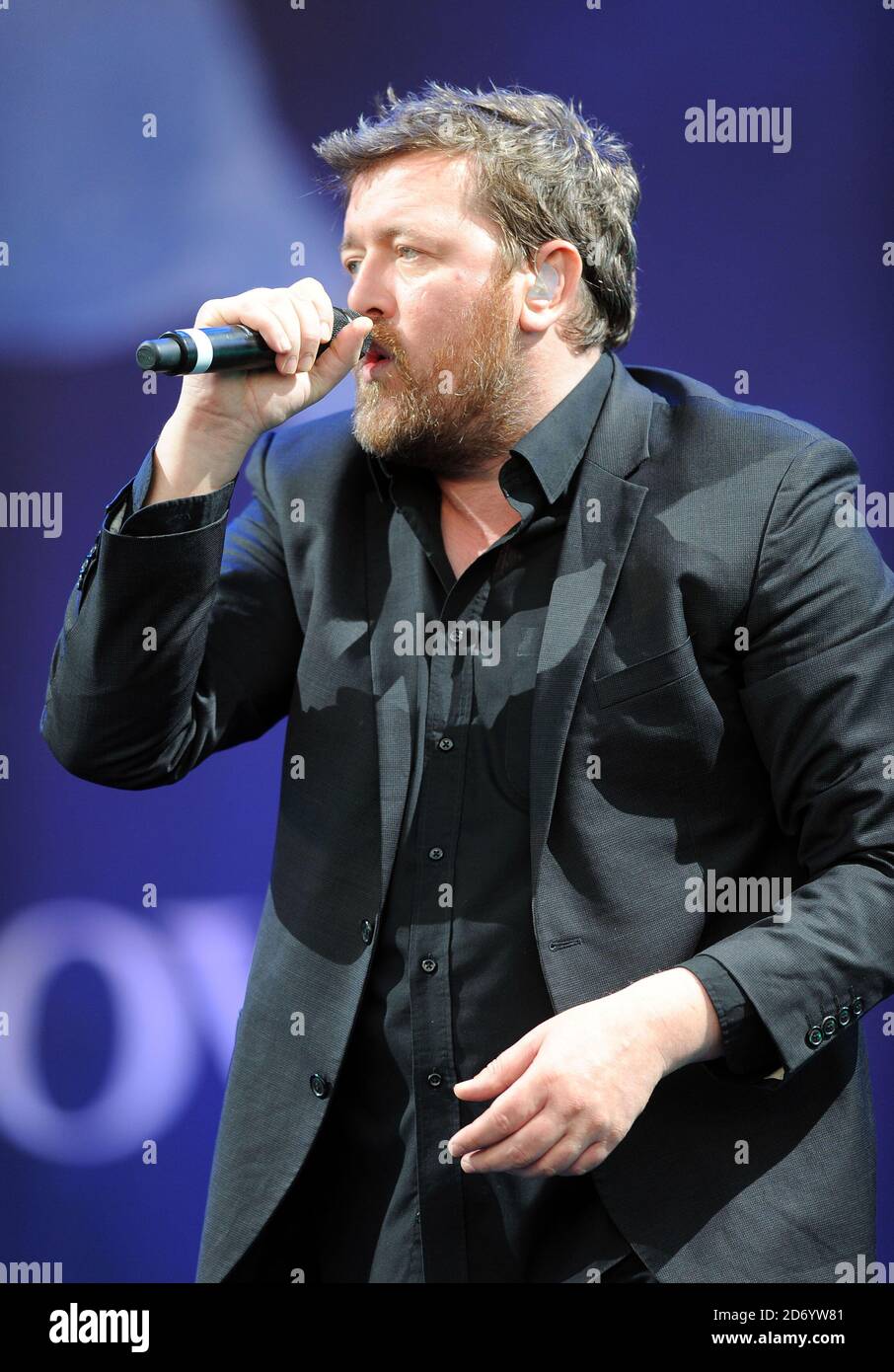 Guy garvey reading festival hi-res stock photography and images - Alamy