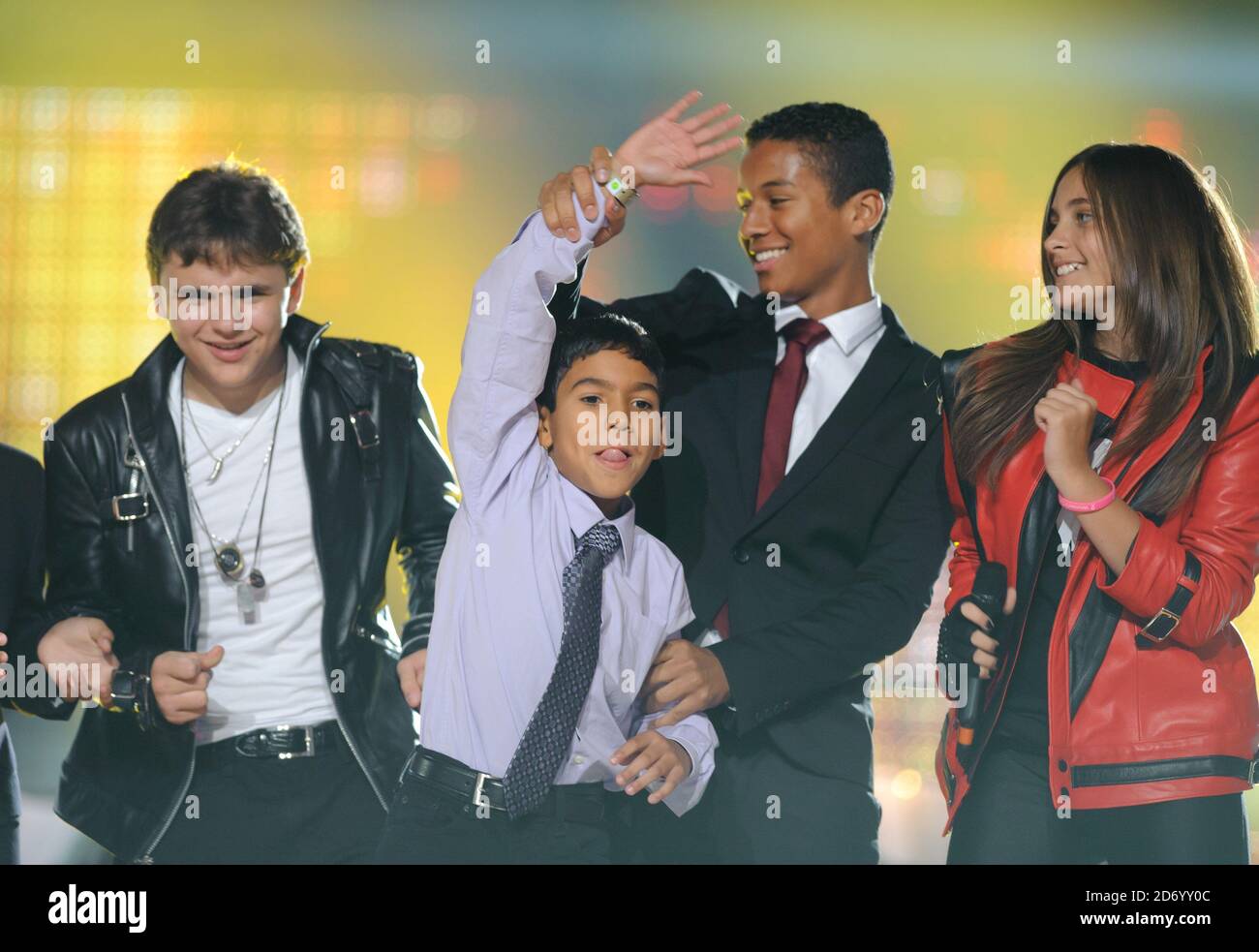 (l-r) Prince Michael Jackson, Royal Jackson, unknown and Paris Jackson ...