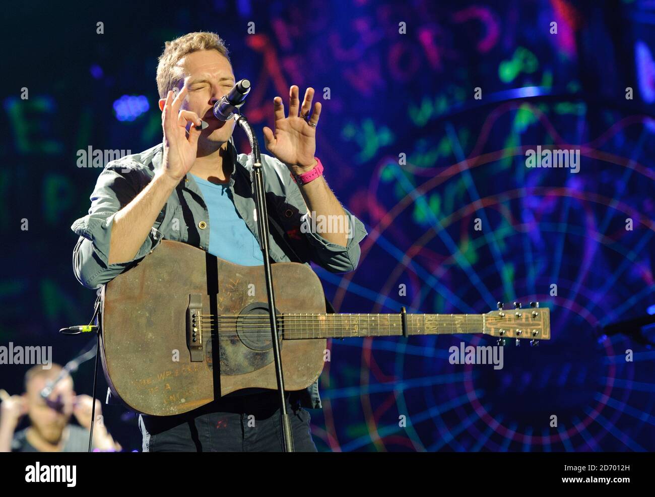 EDITORIAL USE ONLY NO MERCHANDISING Chris Martin of Coldplay performing ...