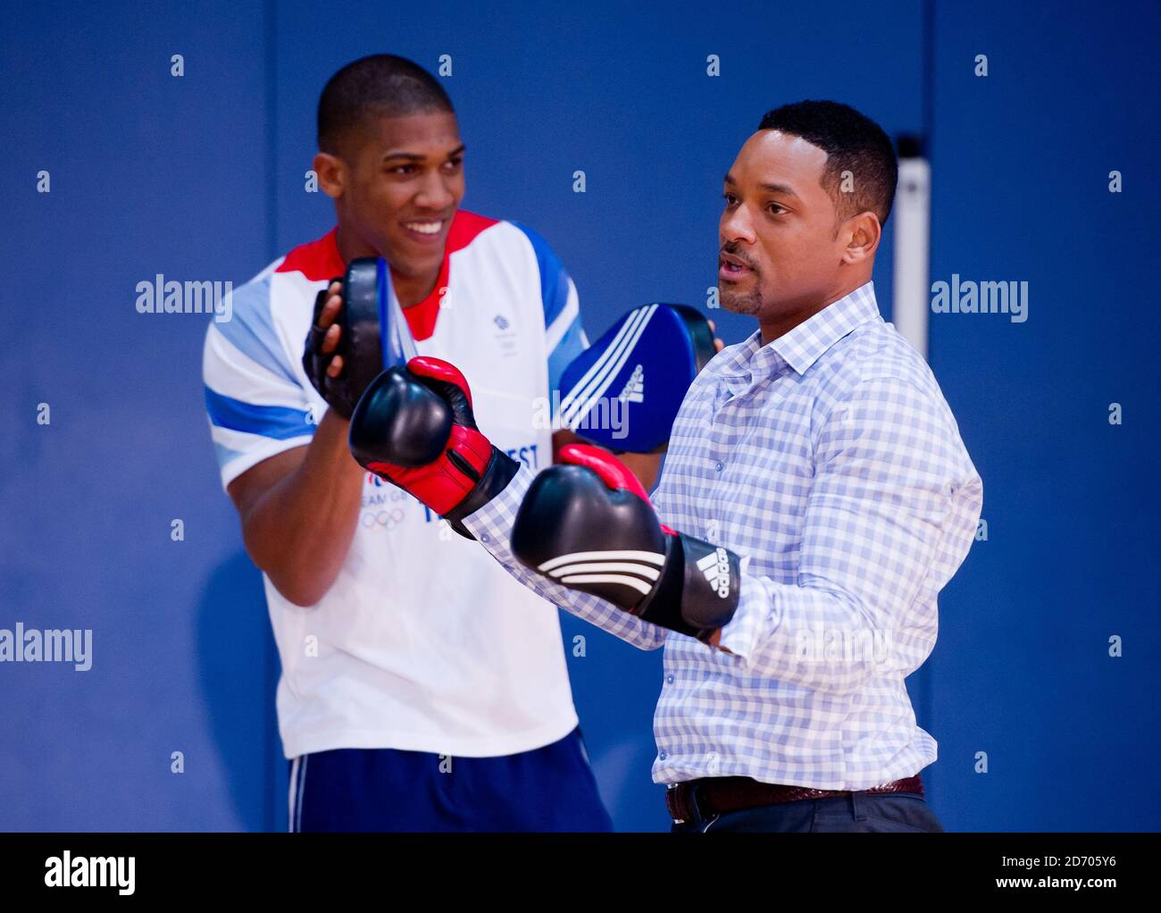 Will Smith takes part in a boxing demonstration with athlete Anthony ...