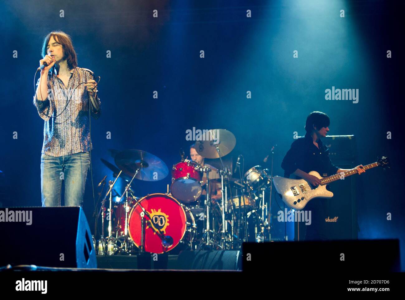 Bobby Gillespie and new bass player Debbie Googe of Primal Scream ...
