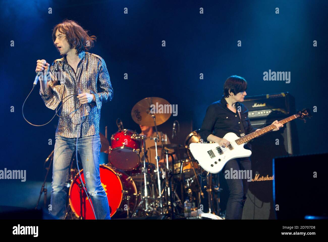 Bobby Gillespie and new bass player Debbie Googe of Primal Scream ...