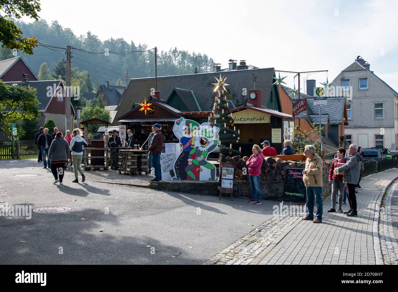 Seiffen, Germany. 02nd Oct, 2020. In the Toy Village Seiffen the first ...