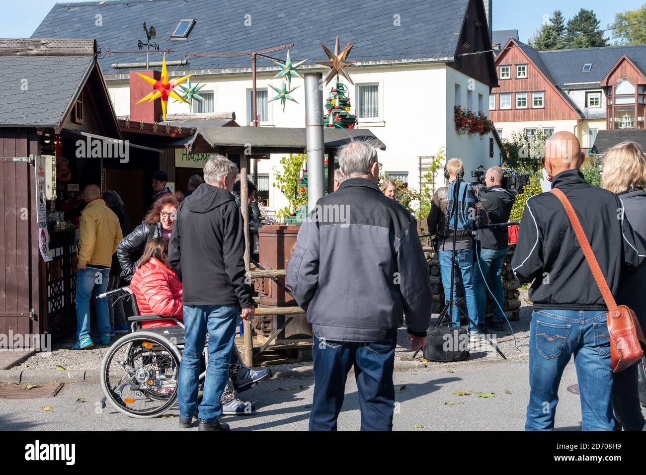Seiffen, Germany. 02nd Oct, 2020. In the Toy Village Seiffen the first ...