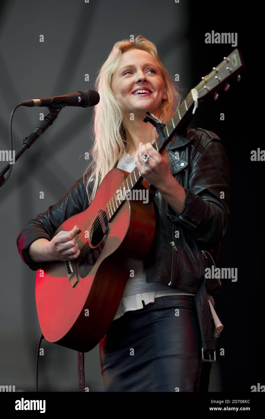 Laura marling guitar hi-res stock photography and images - Alamy