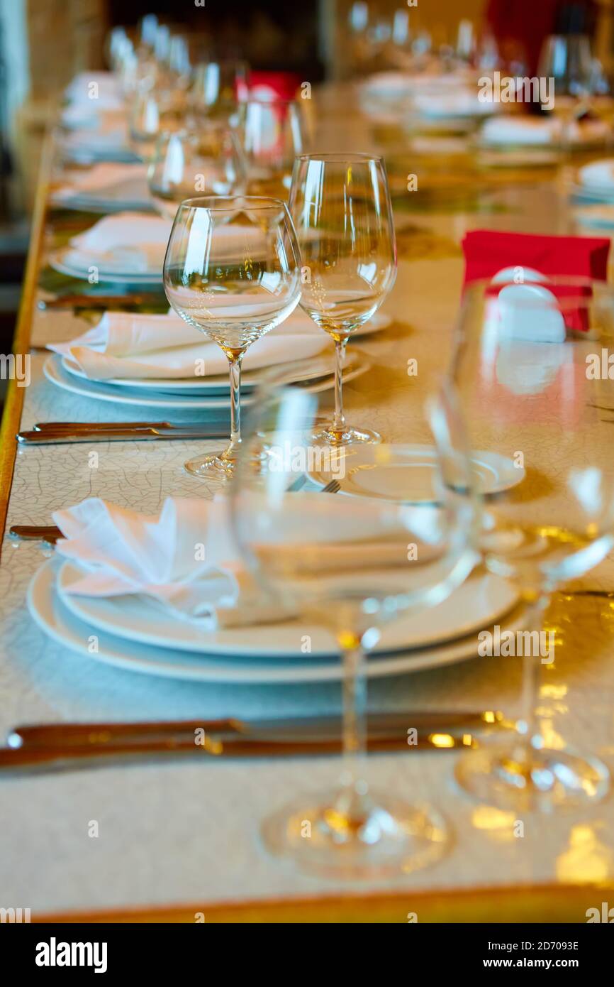 Table set for wedding or another catered event dinner Stock Photo - Alamy