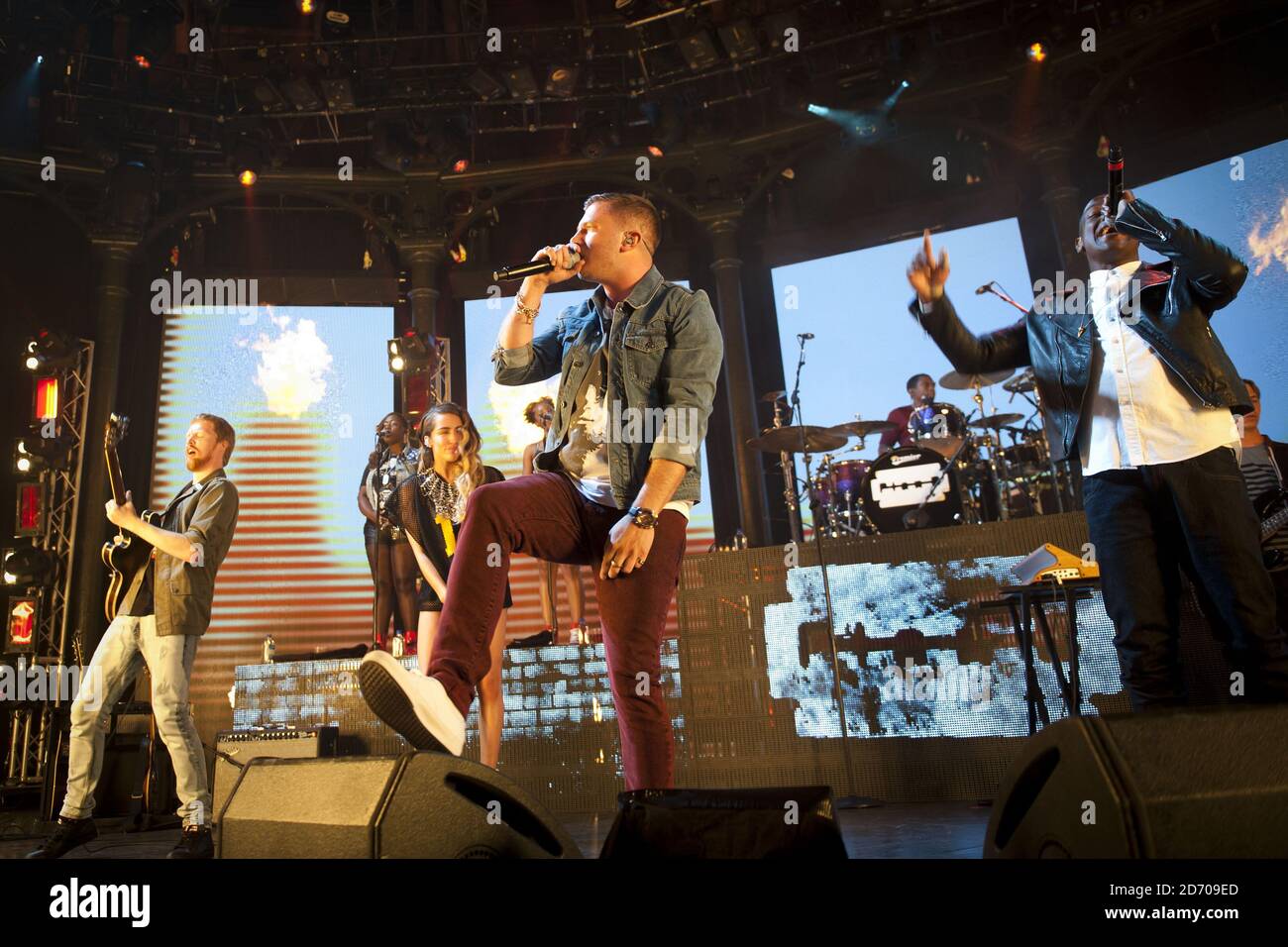 Plan B performing with guest stars Labrinth and Delilah at the ...