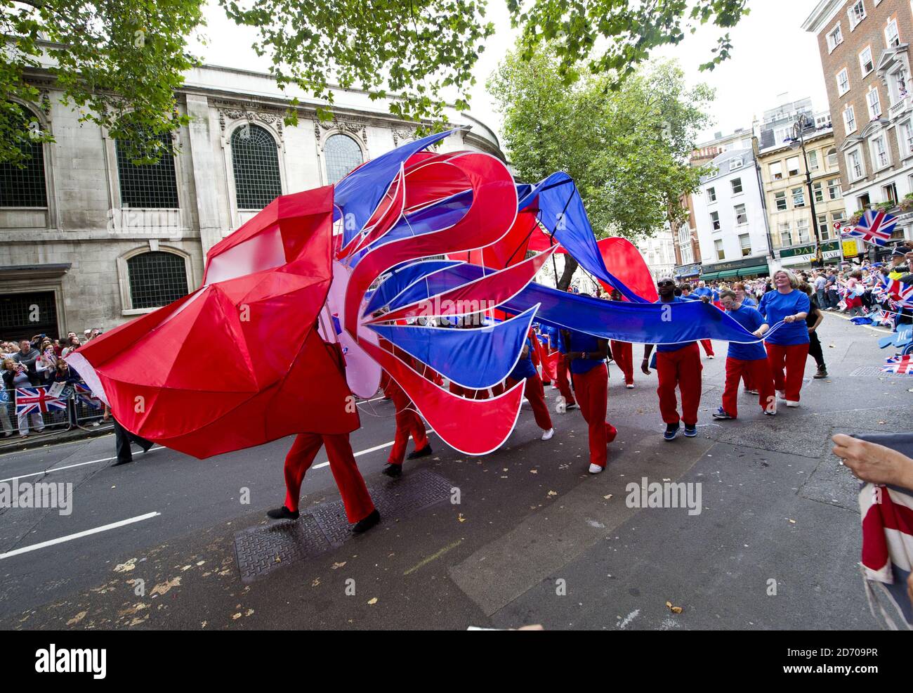 Crowds on Fleet Street watch the London 2012 Victory Parade for Team GB ...