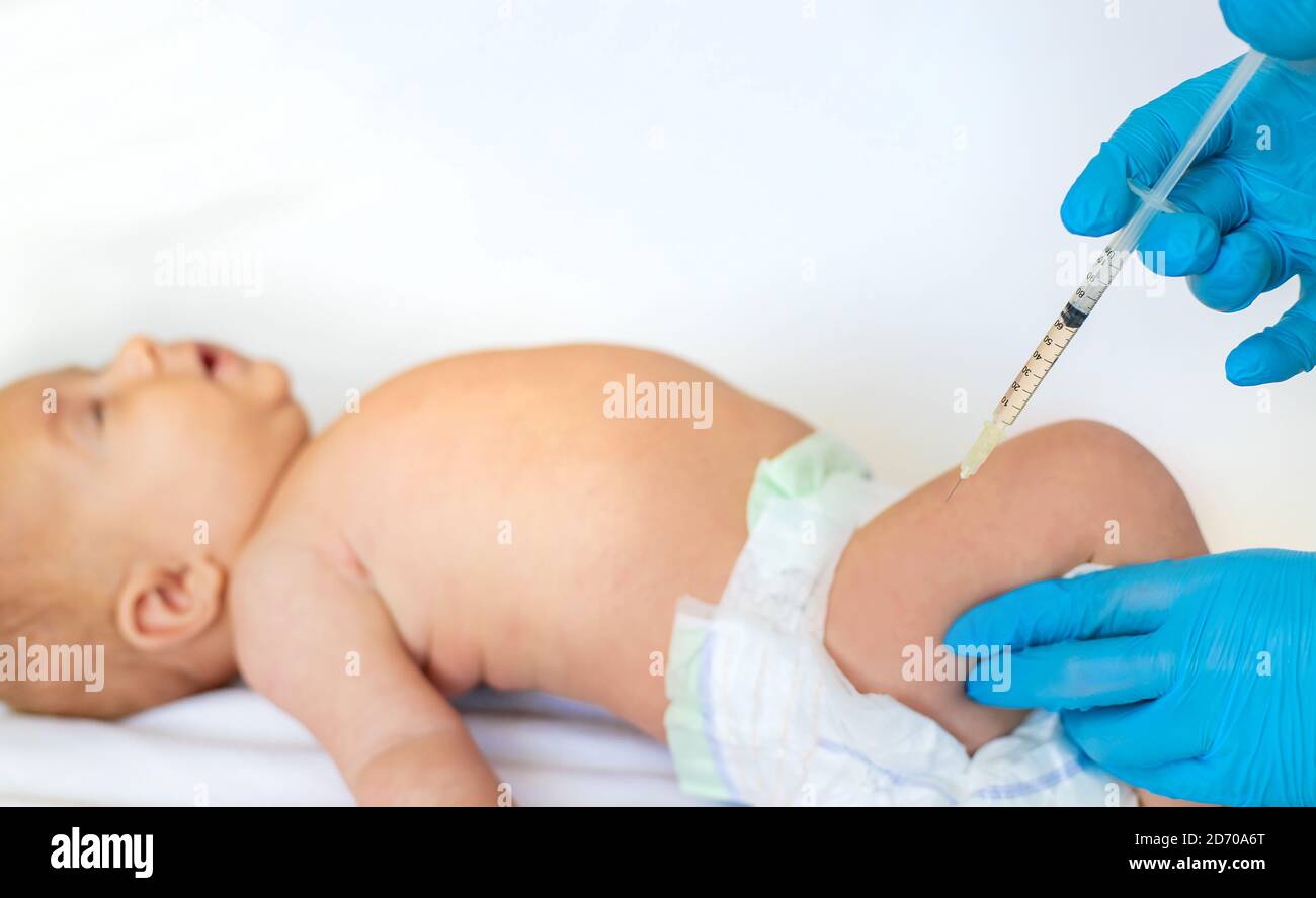 Vaccination baby leg hi-res stock photography and images - Alamy