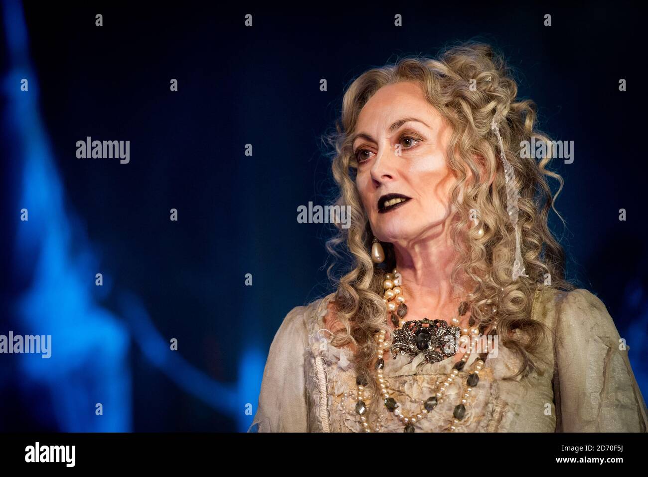 Paula wilcox hi-res stock photography and images - Alamy