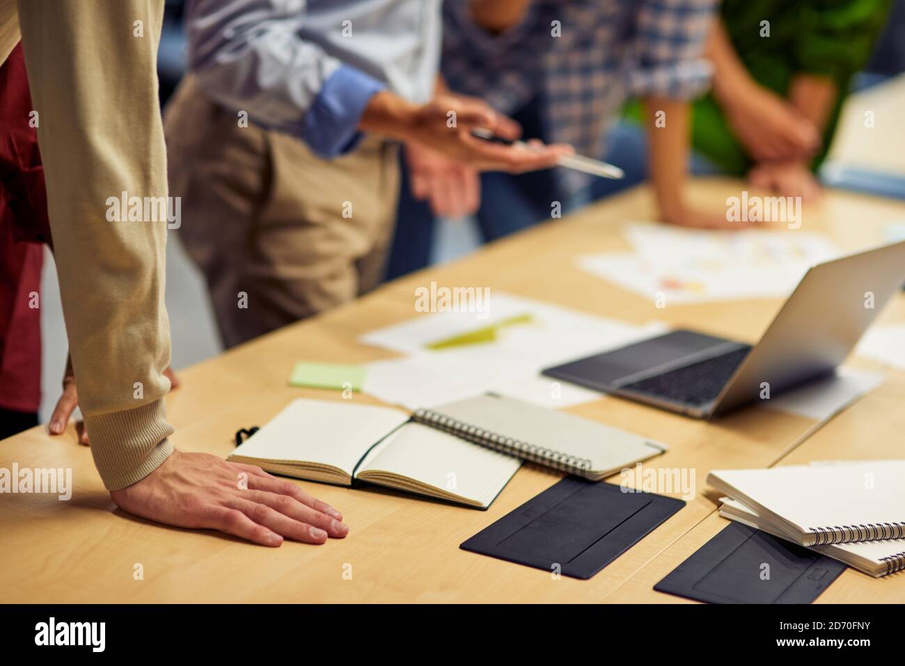 Team group short woman hi-res stock photography and images - Alamy
