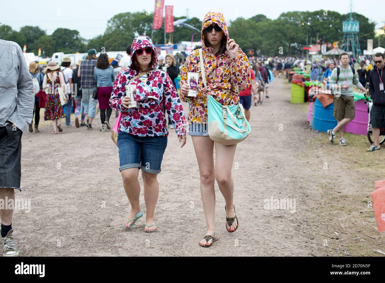 Festival Goers In The Rain At The Glastonbury Festival Hi Res Stock