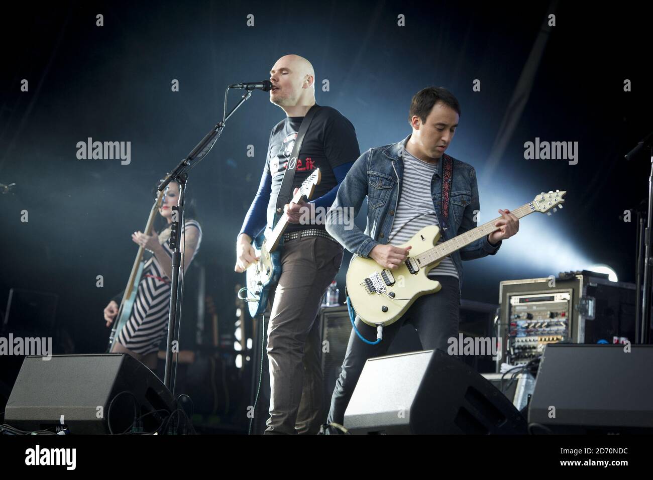 Billy Corgan and Jeff Schroeder of Smashing Pumpkins performing on the ...