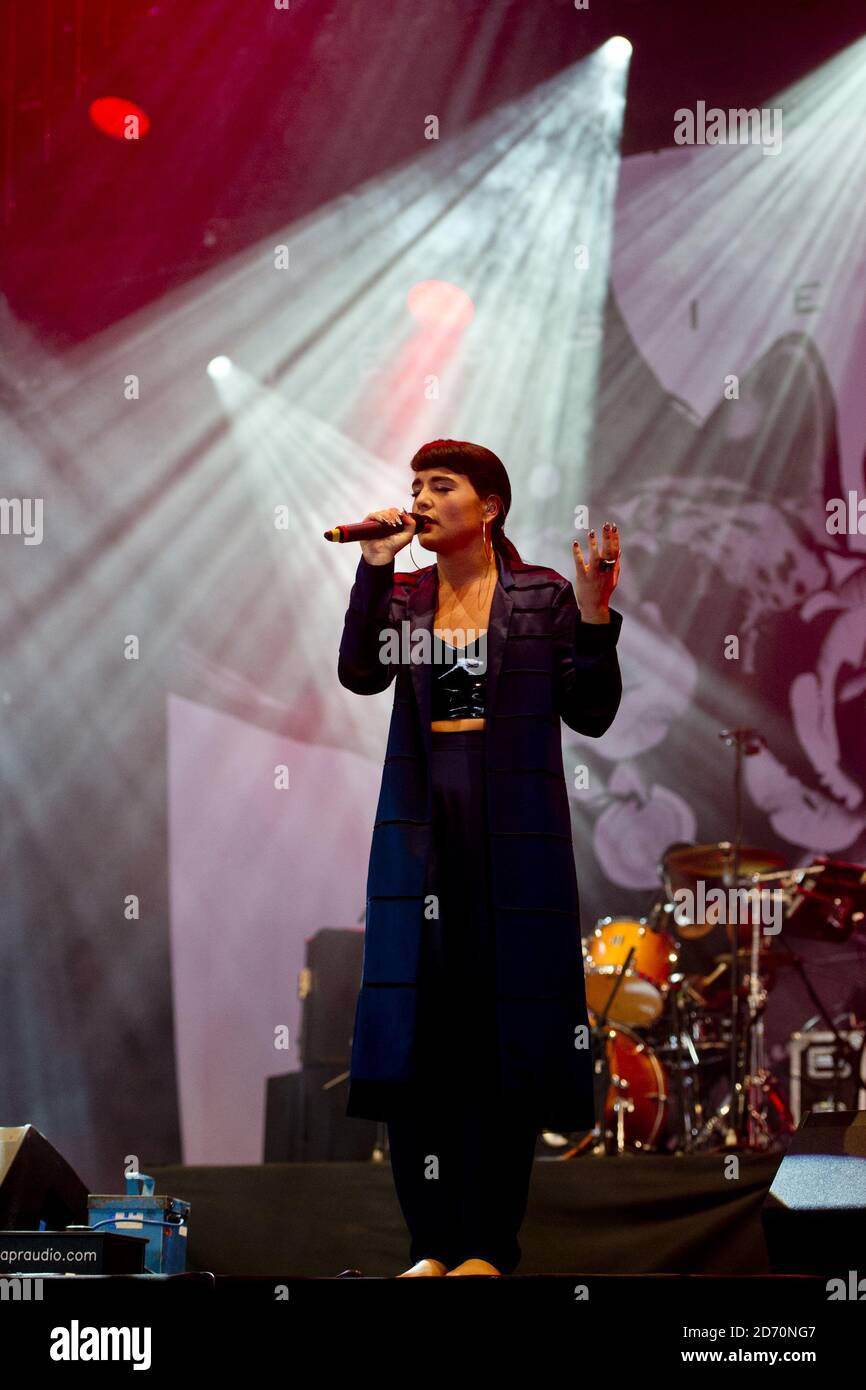 Jessie Ware performing on the John Peel stage at the Glastonbury ...