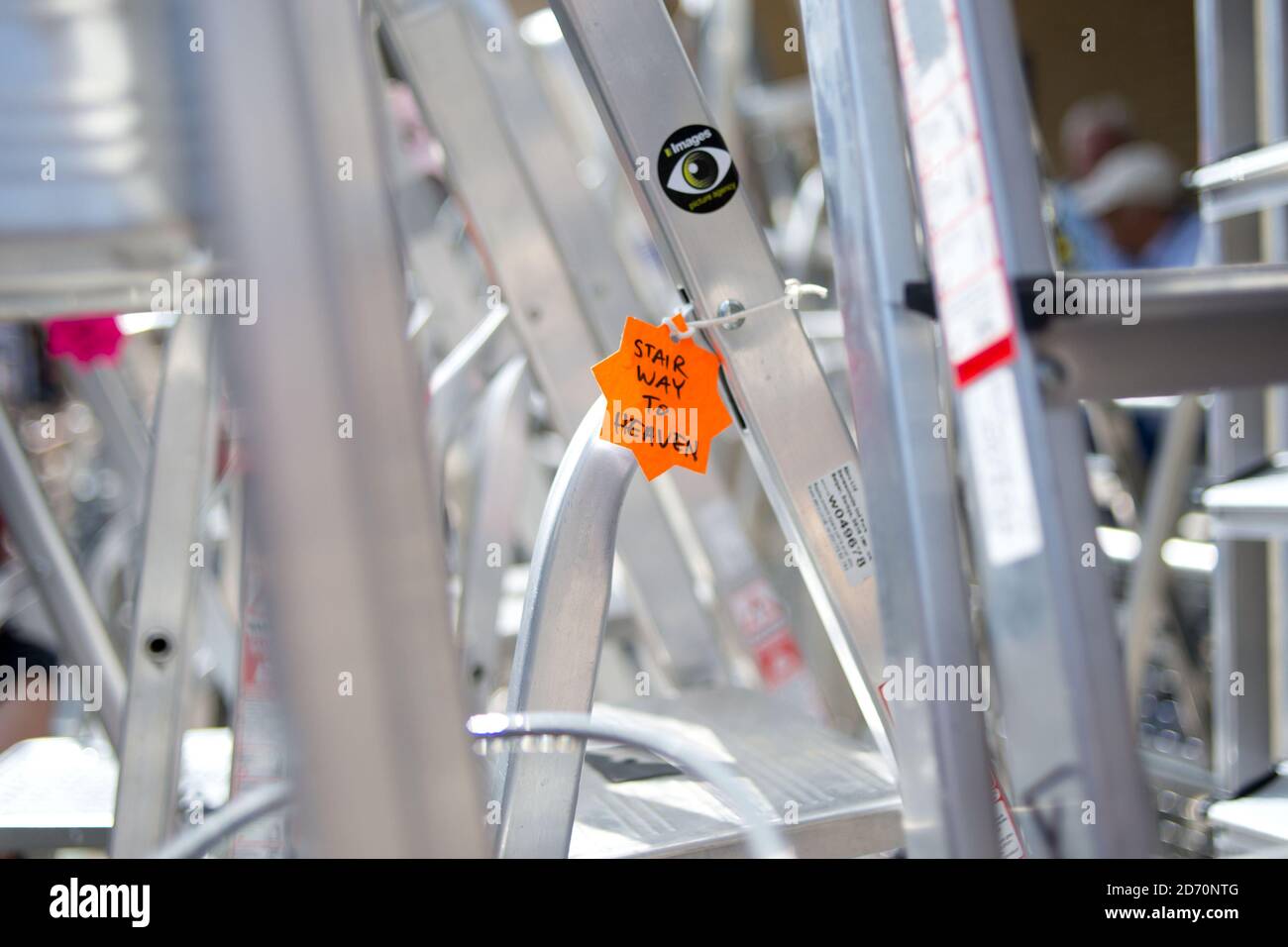 Opposite wing hi-res stock photography and images - Alamy