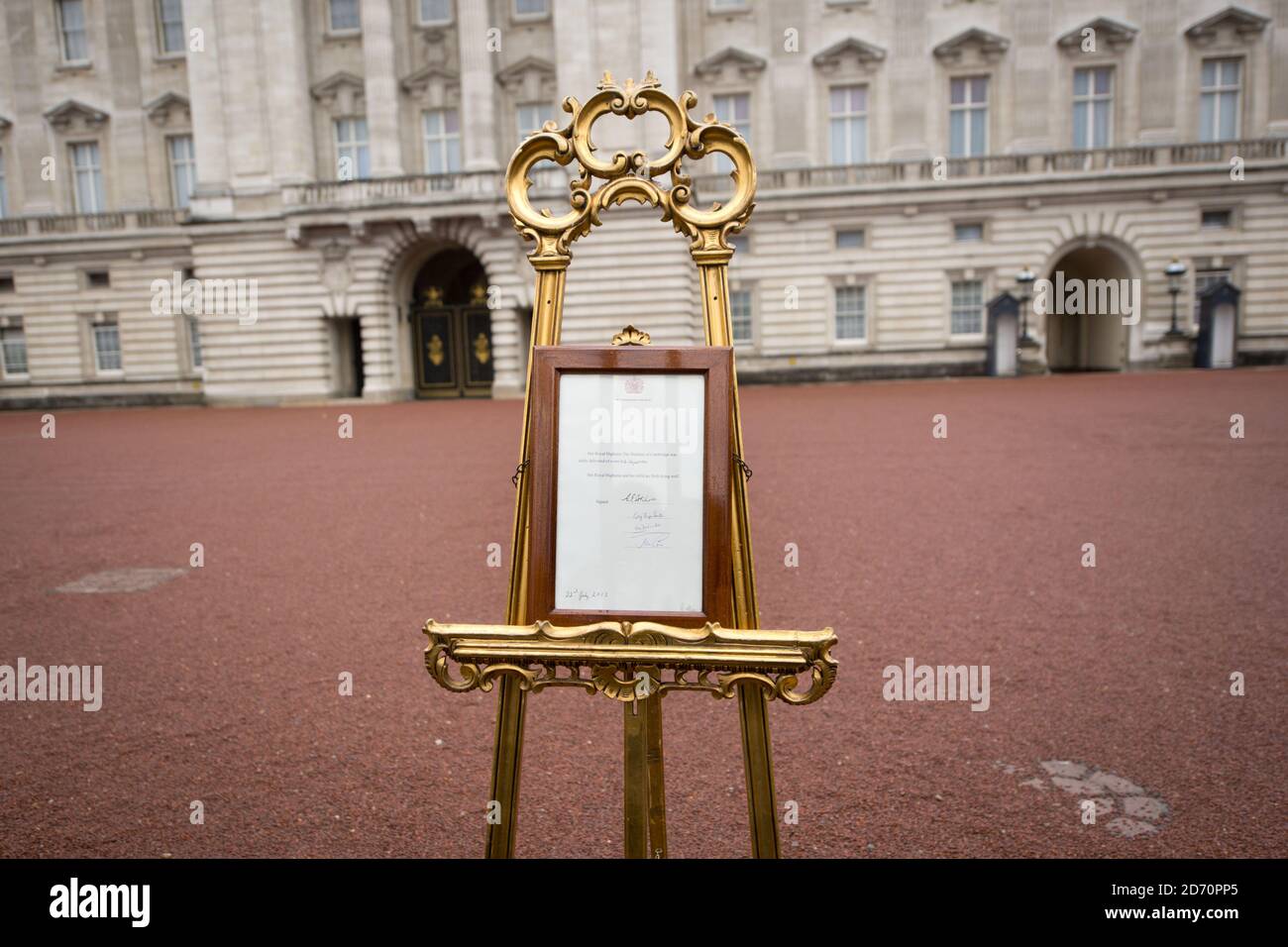 A sign announcing the birth of the Duke and Duchess of Cambridge's son ...