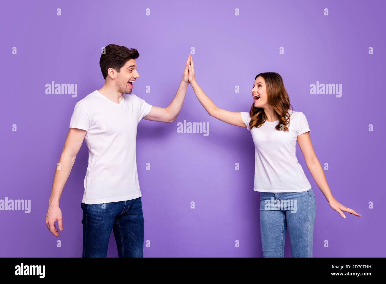 Couple clapping hands hi-res stock photography and images - Alamy