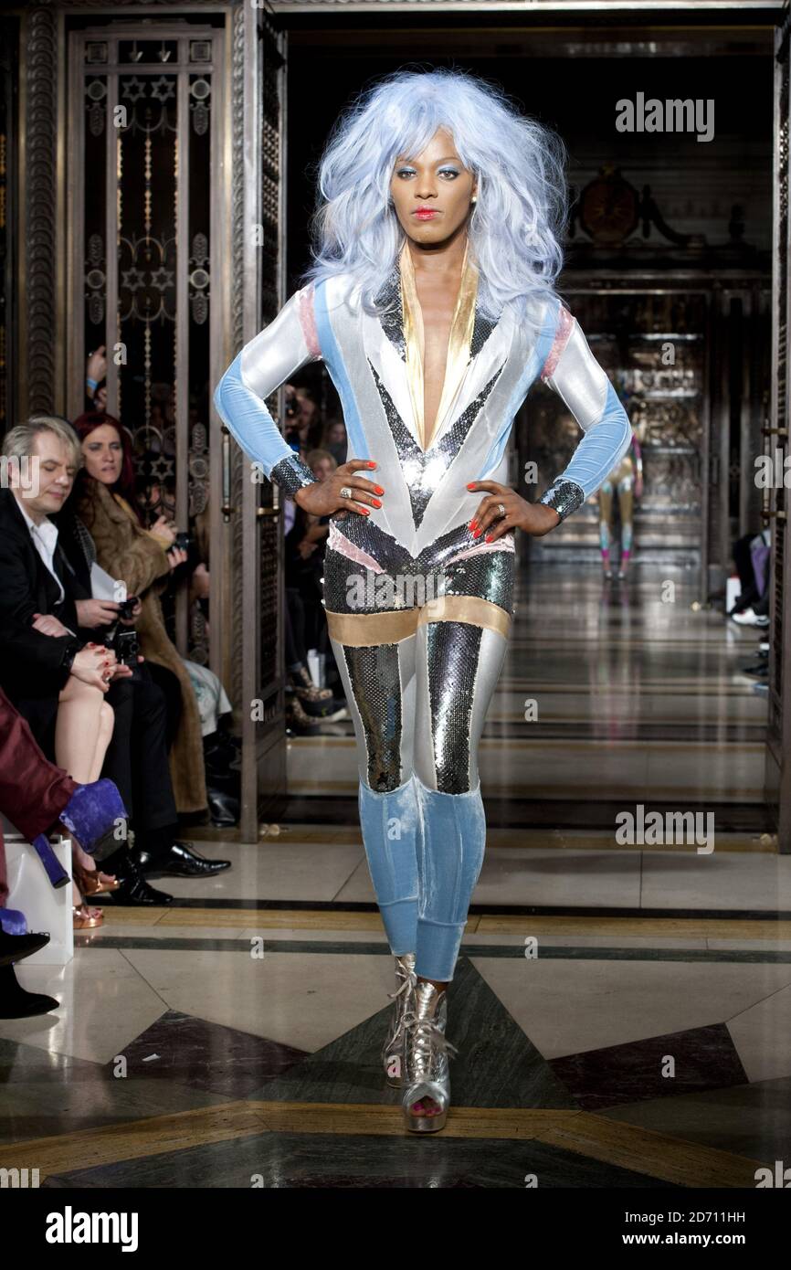 Silver fashion runway hi-res stock photography and images - Alamy