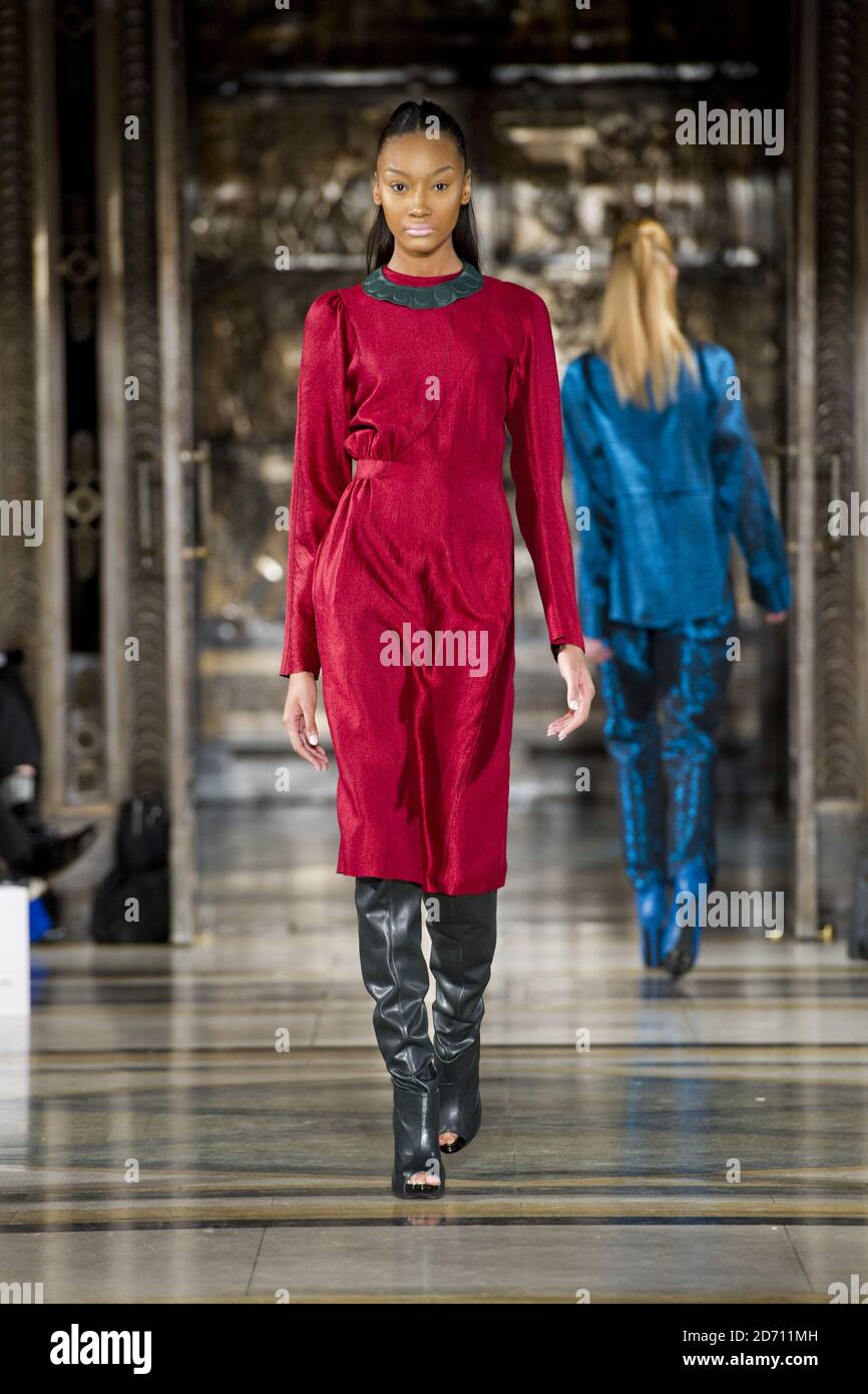 Red dress fashion show runway catwalk model modelling models hi-res ...