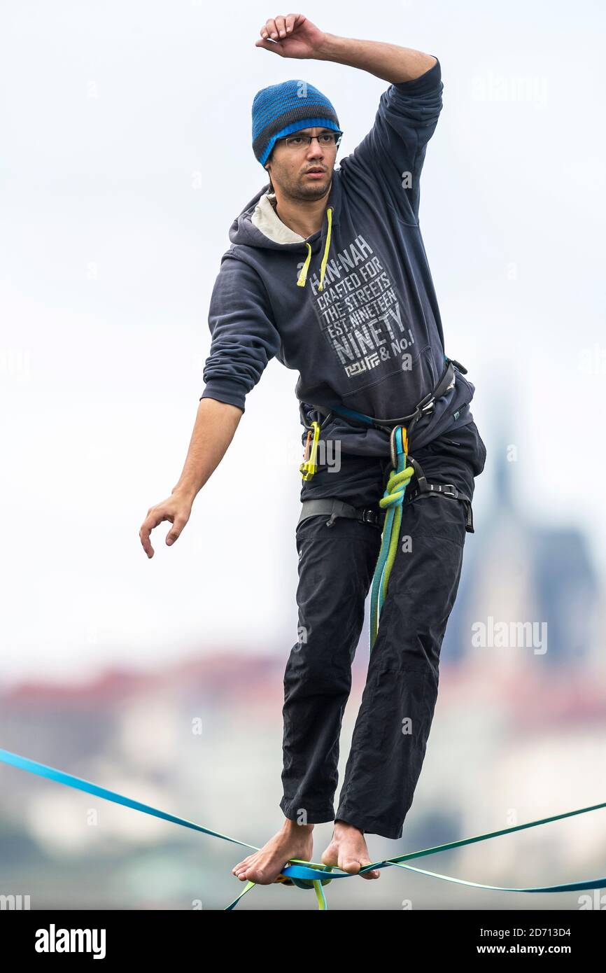 Slackliners hi-res stock photography and images - Alamy