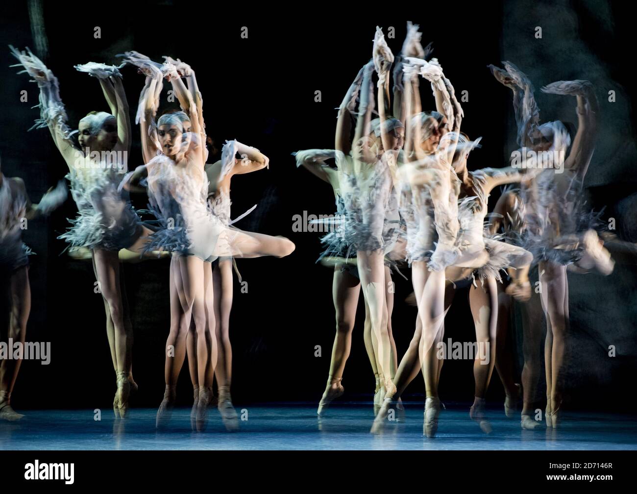 Motion multiple exposure dance hi-res stock photography and images - Alamy