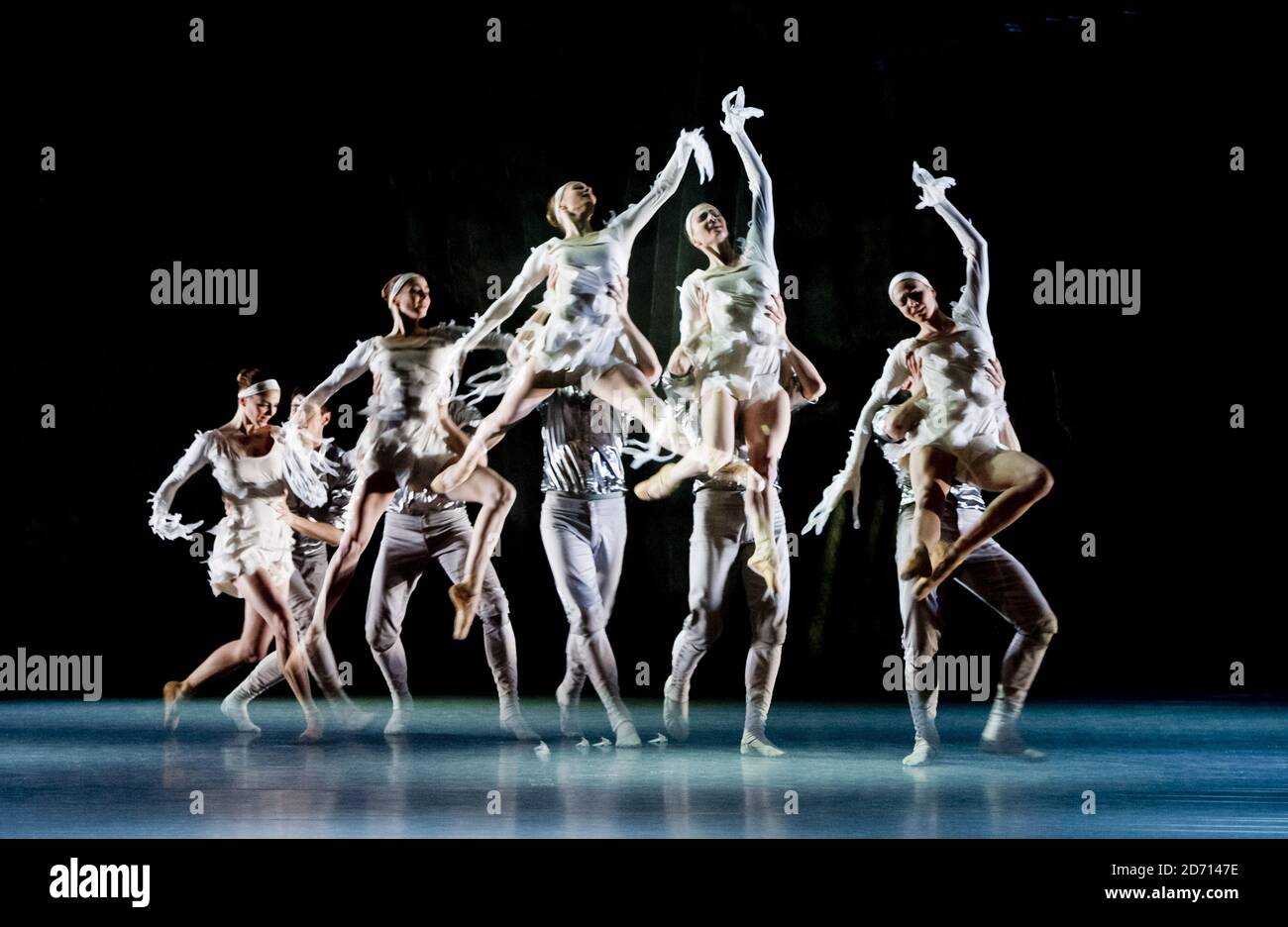 Motion multiple exposure dance hi-res stock photography and images - Alamy