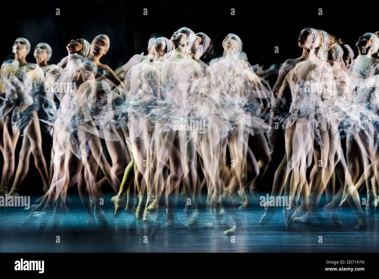 Motion multiple exposure dance hi-res stock photography and images - Alamy