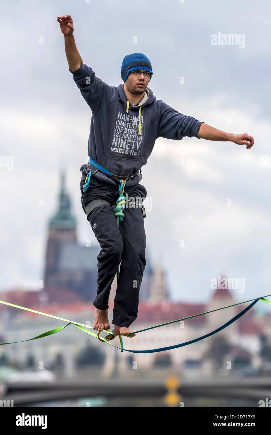 Slackliners hi-res stock photography and images - Alamy