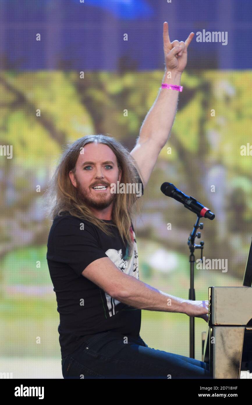 Tim minchin piano hi-res stock photography and images - Alamy