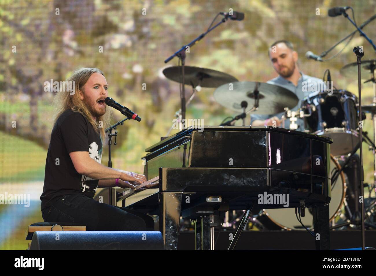 Tim minchin piano hi-res stock photography and images - Alamy