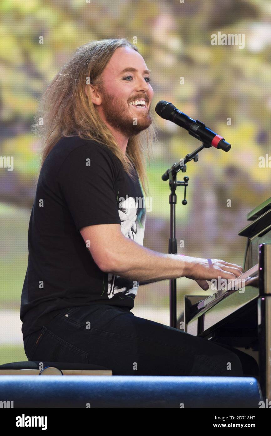 Tim minchin piano hi-res stock photography and images - Alamy