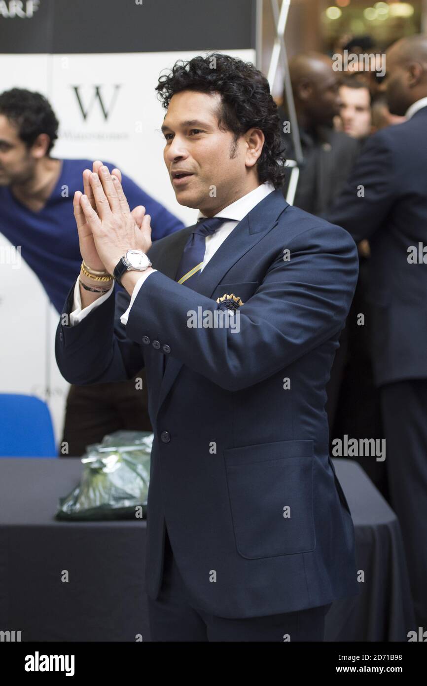 Cricketer Sachin Tendulkar arrives at Waterstones in Canary Wharf, to ...