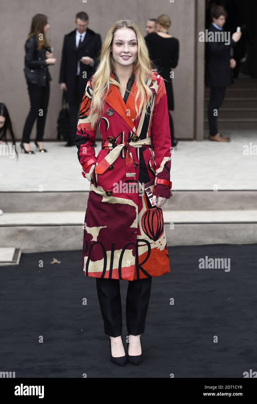 Hannah dodd arriving for the burberry prorsum show hi-res stock ...