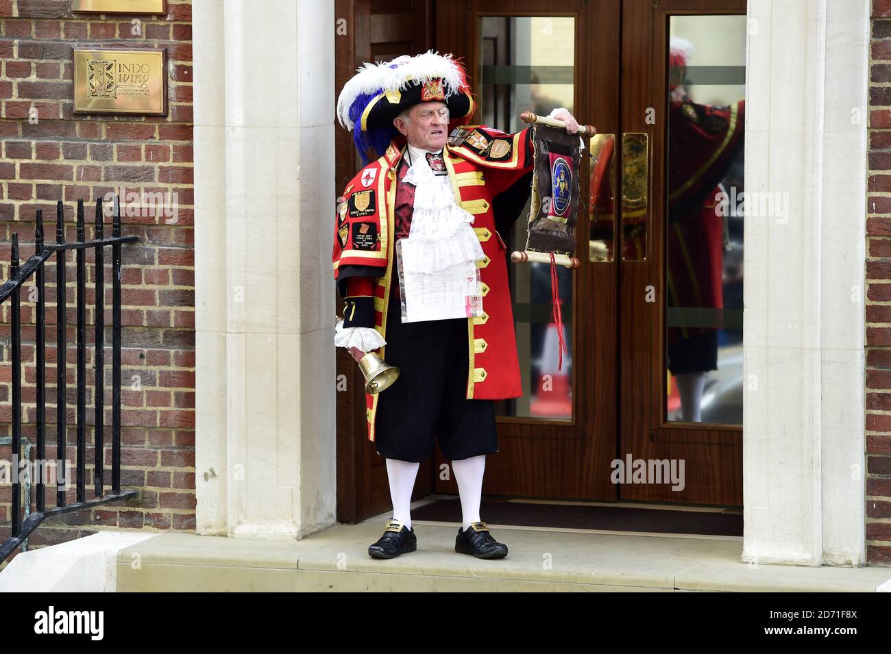 Town crier Tony Appleton announces the birth of the Duke and Duchess of ...