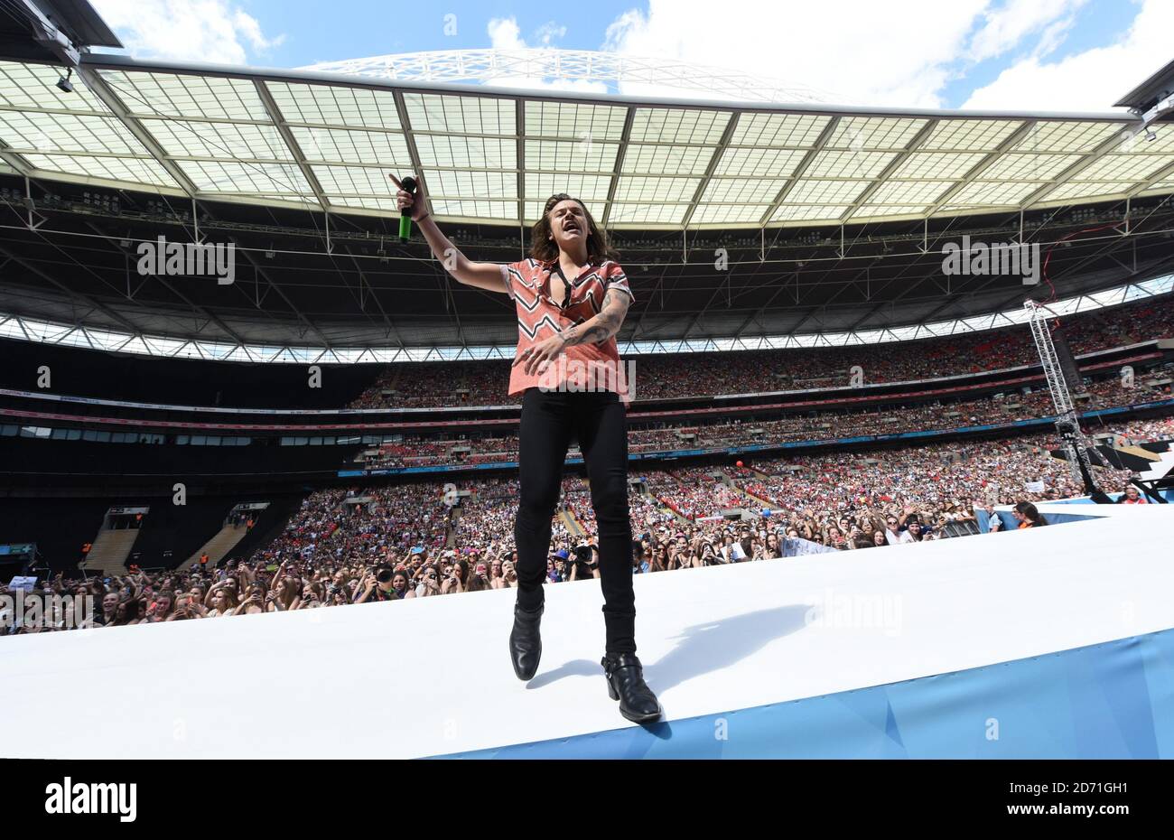 EXCLUSIVE Harry Styles of One Direction performs on stage during ...
