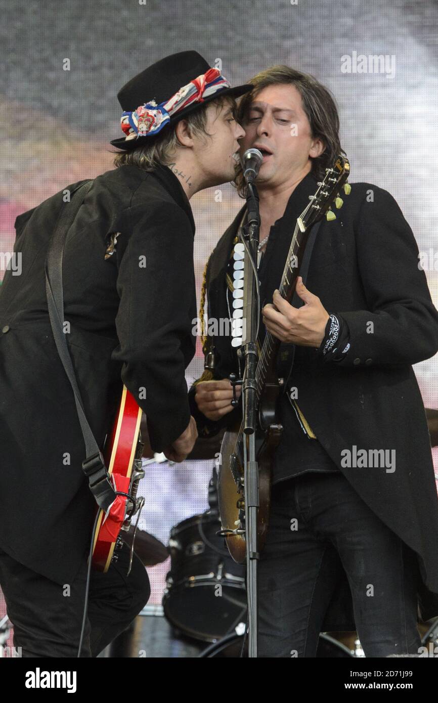 Pete Doherty and Carl Barat of the Libertines performing as a surprise ...