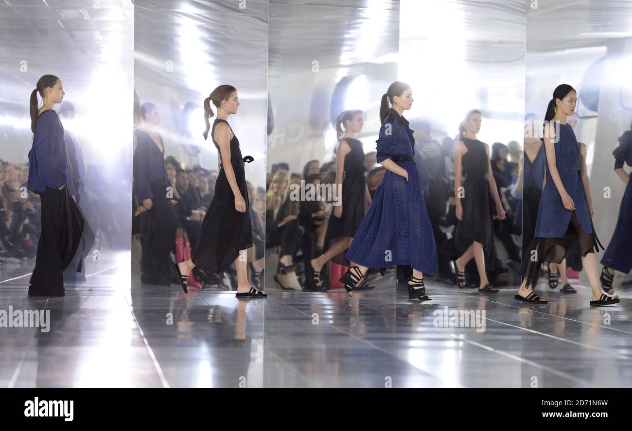 Catwalk backstage hi-res stock photography and images - Alamy