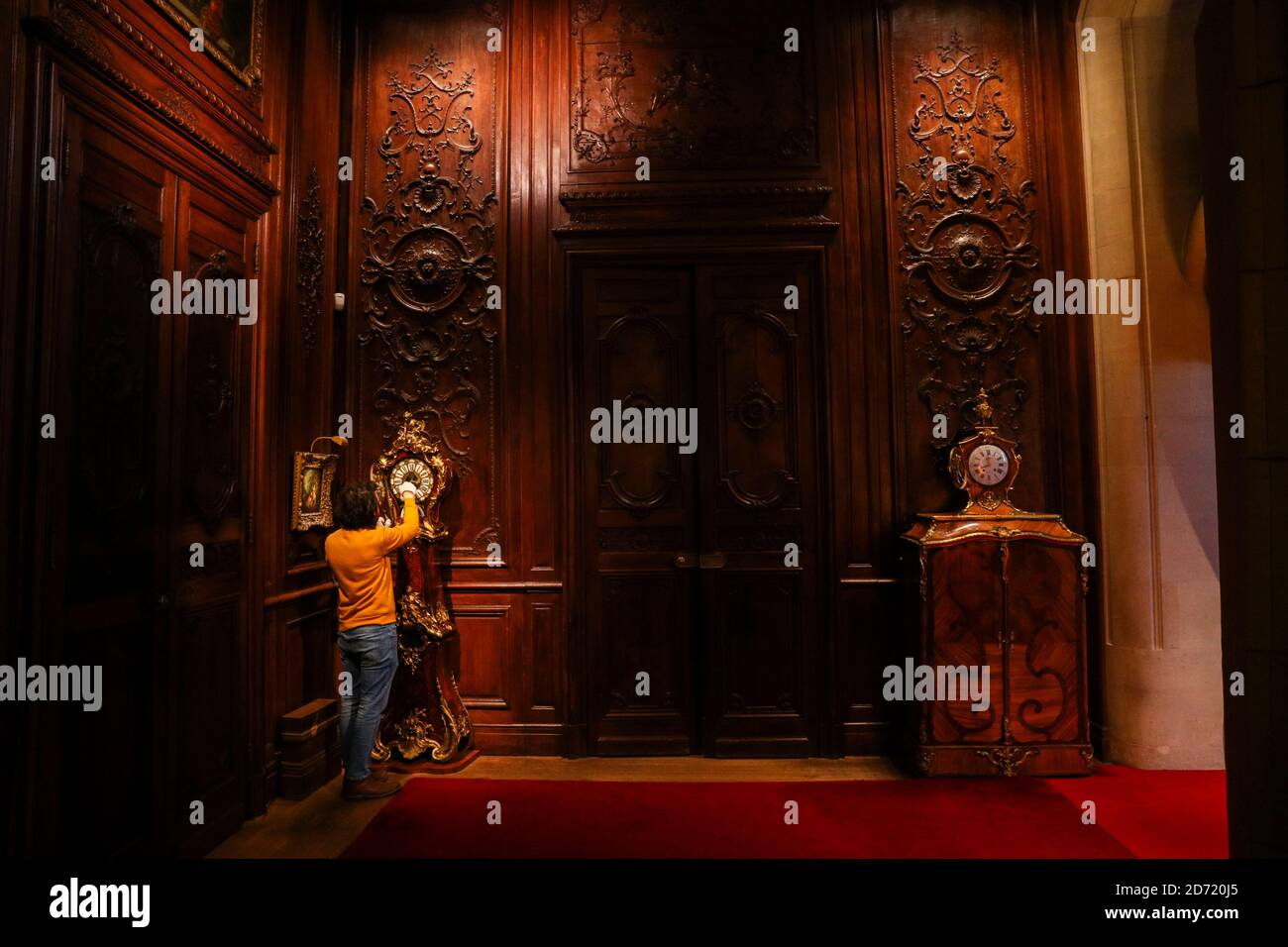 British summer time clock back hi-res stock photography and images - Alamy