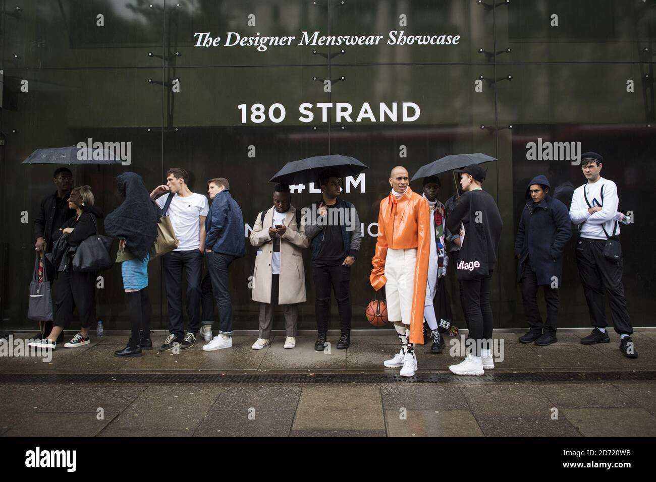 180 strand hi-res stock photography and images - Alamy