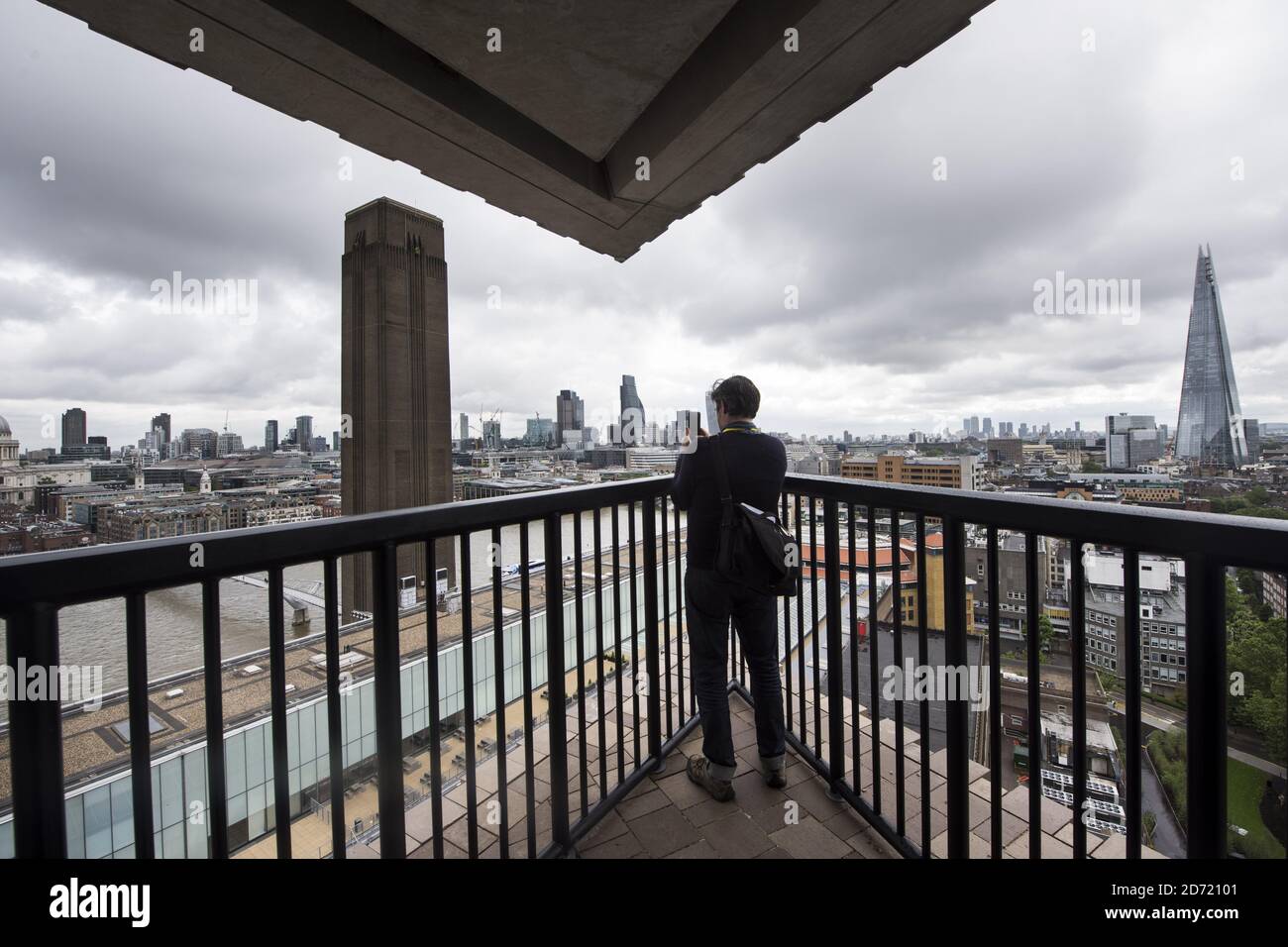 Tate modern viewing gallery view hi-res stock photography and images ...