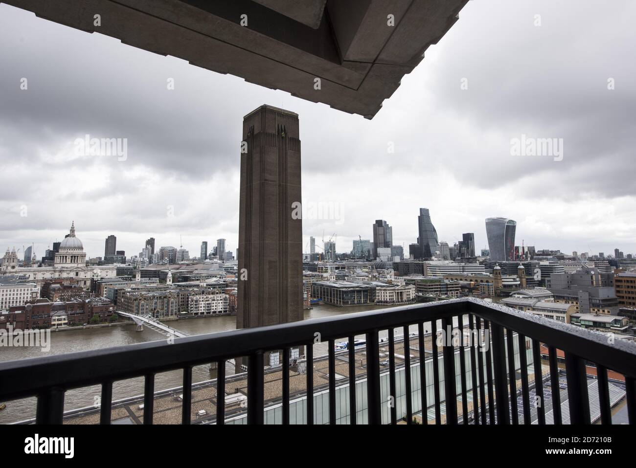 Tate modern viewing gallery view hi-res stock photography and images ...