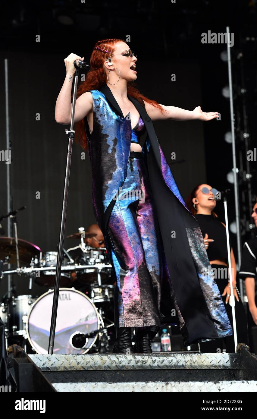 Jess glynne performing live on hi-res stock photography and images - Alamy