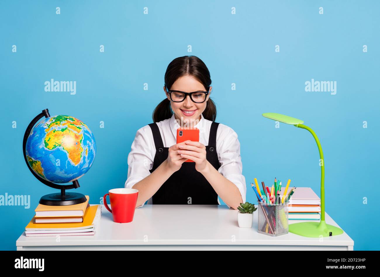 School girl texting uniform hi-res stock photography and images - Alamy