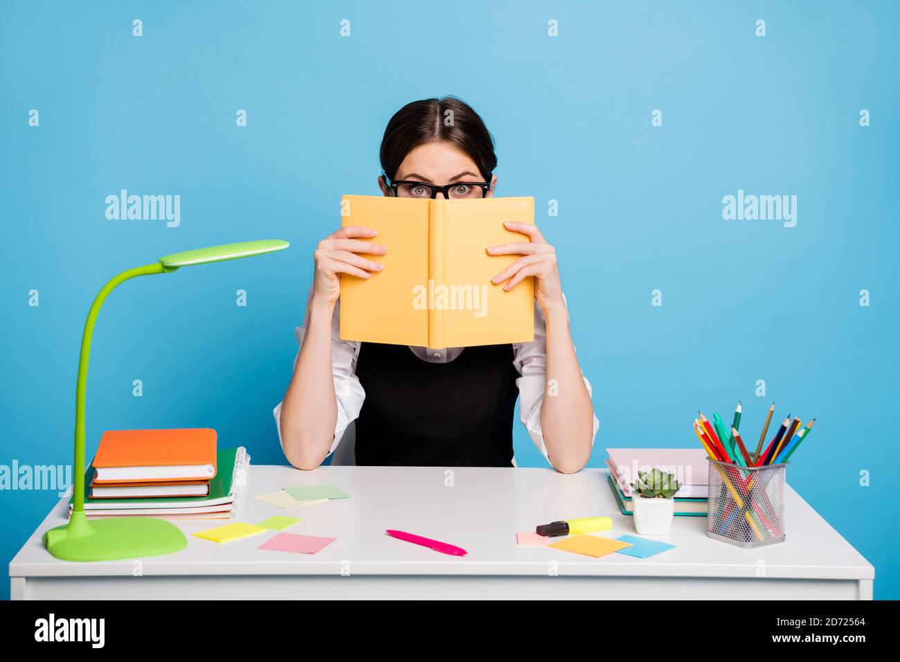 Student book hide table hi-res stock photography and images - Alamy